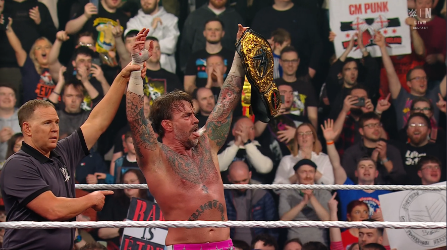 CM Punk Defeats Finn Balor to Retain World Heavyweight Title On WWE Raw ...