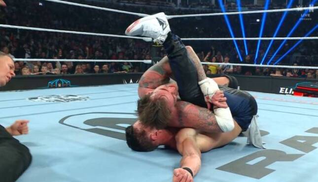 CM Punk Defeats Finn Balor To Retain World Heavyweight Championship At ...
